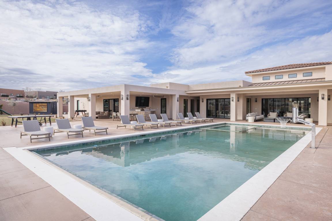 620 M² House ∙ 6 Bedrooms ∙ 58 Guests - St. George, USA