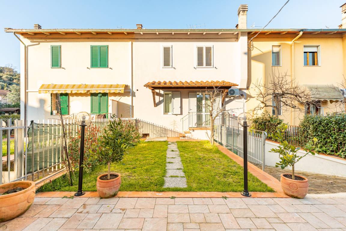 200 M² House ∙ 3 Bedrooms ∙ 5 Guests - Prato