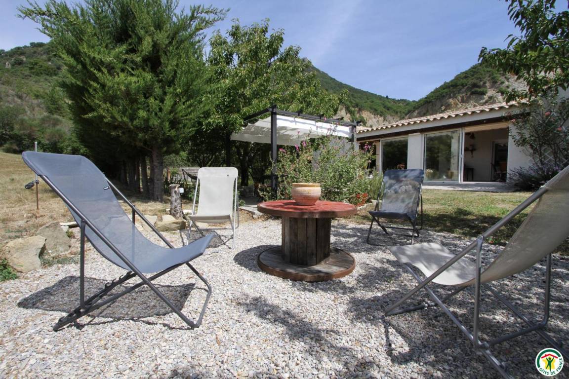 102 M² Gîte ∙ 2 Chambres ∙ 4 Personnes - Drôme