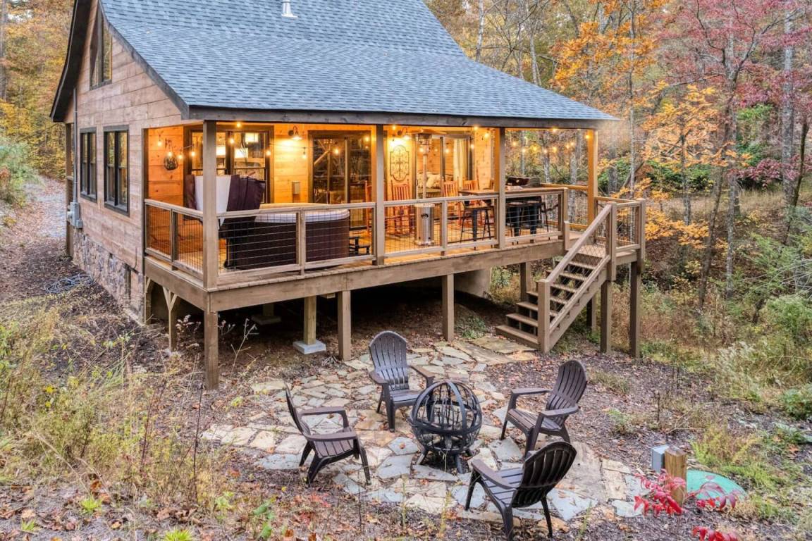 Cabin ∙ 2 Bedrooms ∙ 4 Guests - Georgia
