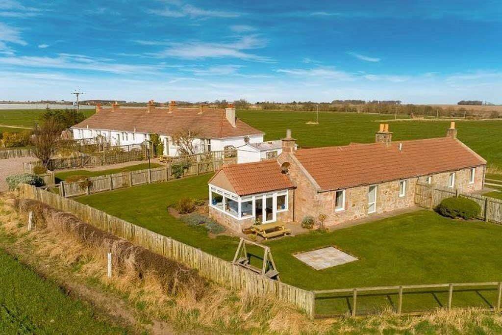 Cottage ∙ 2 Bedrooms ∙ 4 Guests - East Neuk