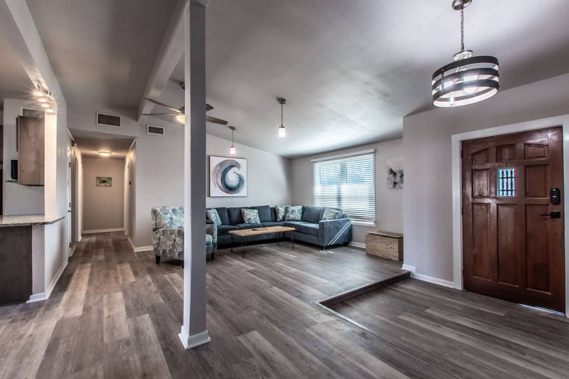 Apartment ∙ 5 Bedrooms ∙ 18 Guests - Corpus Christi, TX