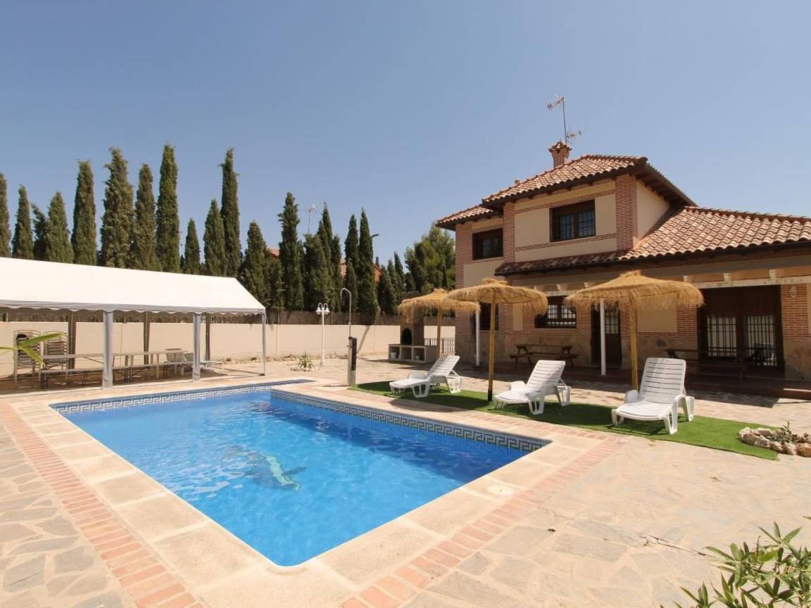 250 M² Talo ∙ 5 Makuuhuonetta ∙ 18 Vierasta - Aranjuez