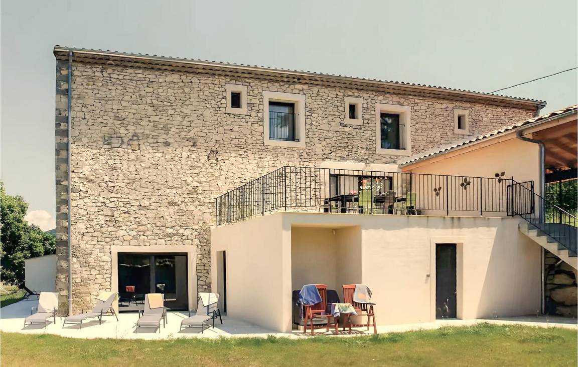 490 M² Maison De Vacances ∙ 6 Chambres ∙ 12 Personnes - Drôme
