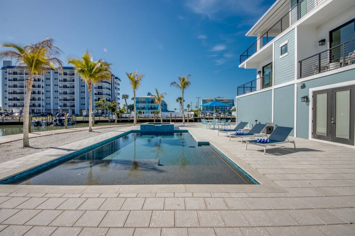 House ∙ 6 Bedrooms ∙ 14 Guests - Fort Myers Beach, FL