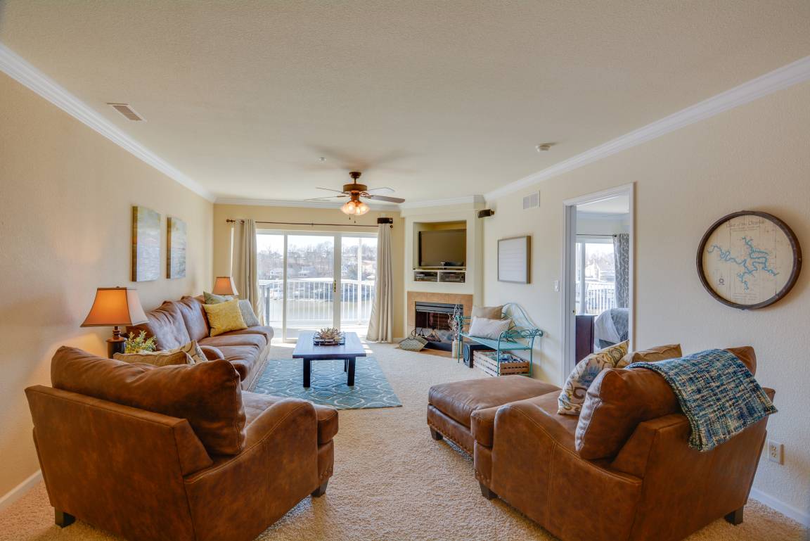 141 M² Apartment ∙ 3 Bedrooms ∙ 6 Guests - Osage Beach, MO