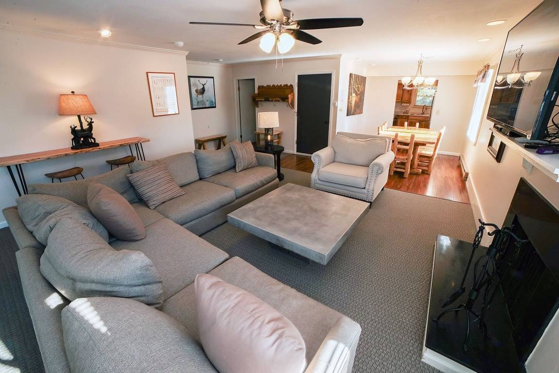 Condo ∙ 2 Bedrooms ∙ 8 Guests - Estes Park, CO