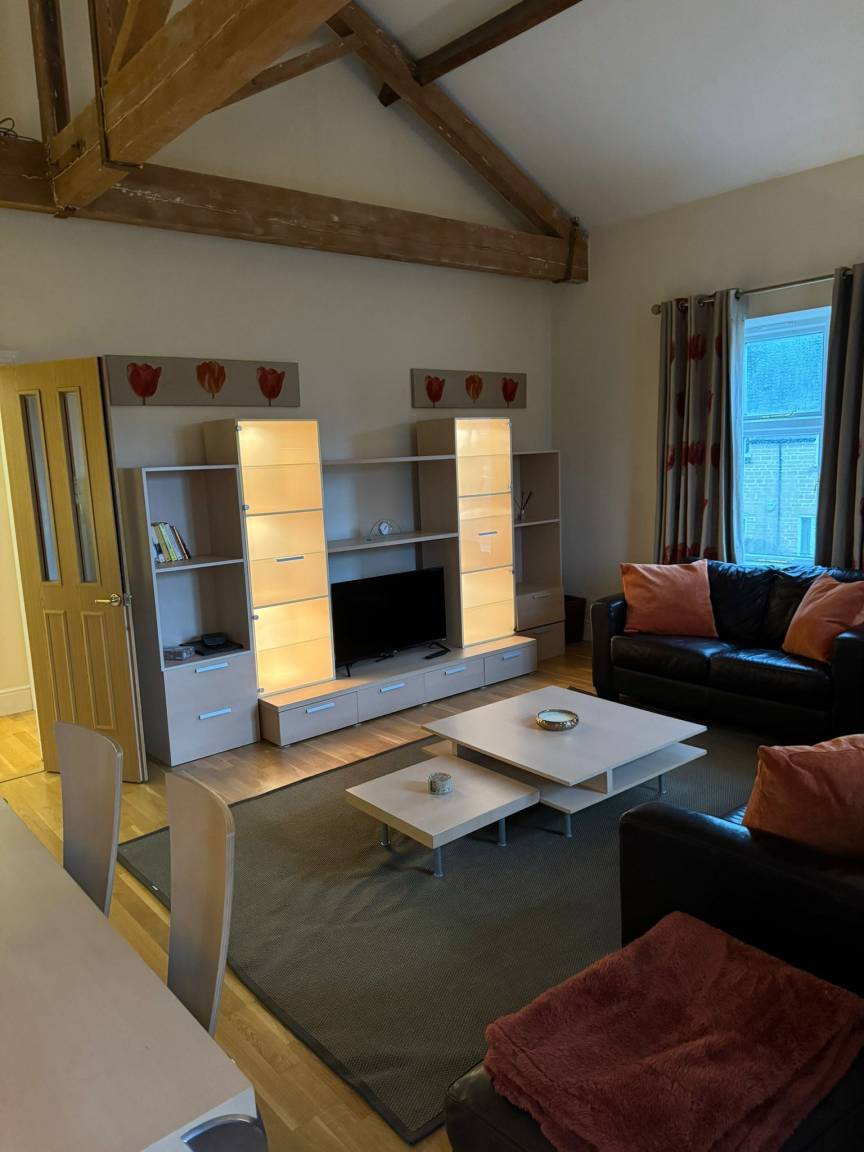 105 M² Apartment ∙ 2 Bedrooms ∙ 4 Guests - Witney
