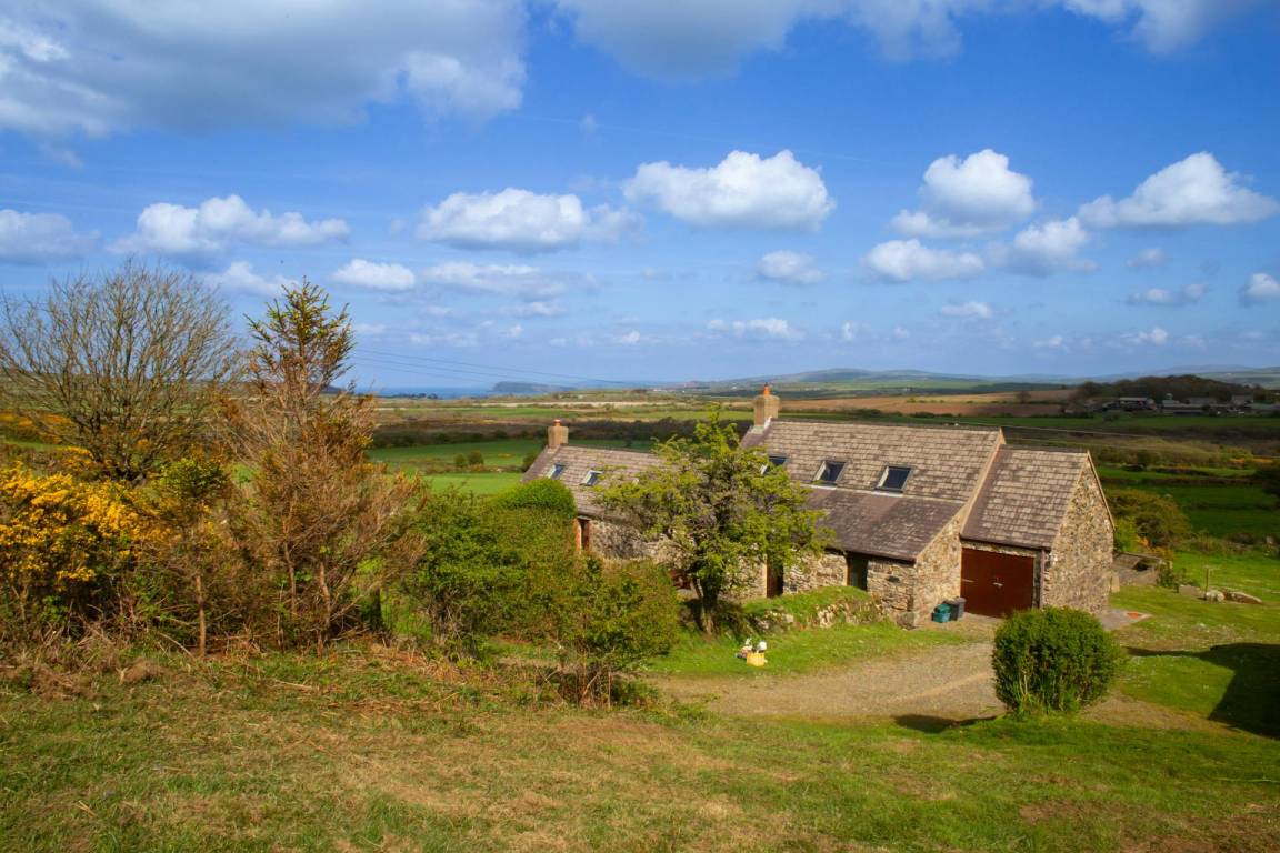 126 M² Cottage ∙ 3 Bedrooms ∙ 6 Guests - Fishguard