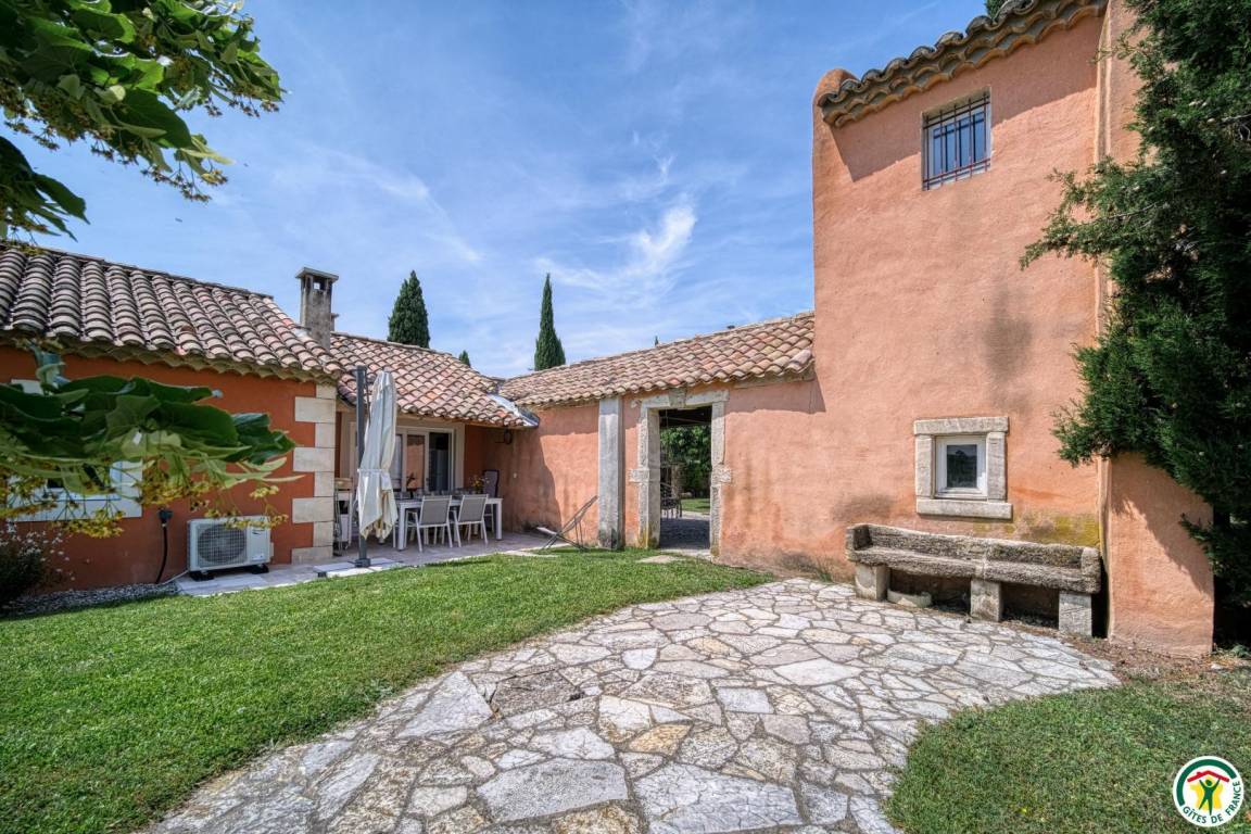 78 M² Gîte ∙ 3 Chambres ∙ 6 Personnes - Visan
