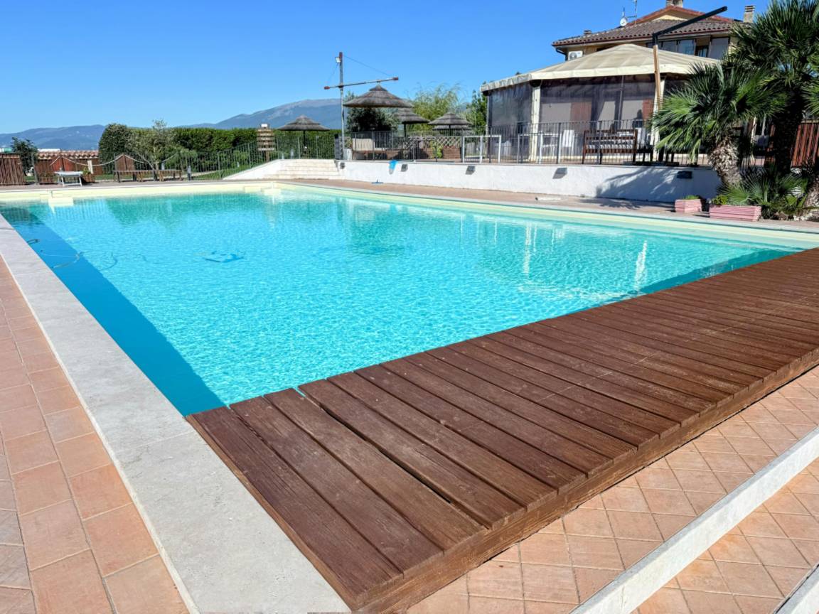 5000 M² Village Vacances ∙ 20 Chambres ∙ 30 Personnes - Ombrie