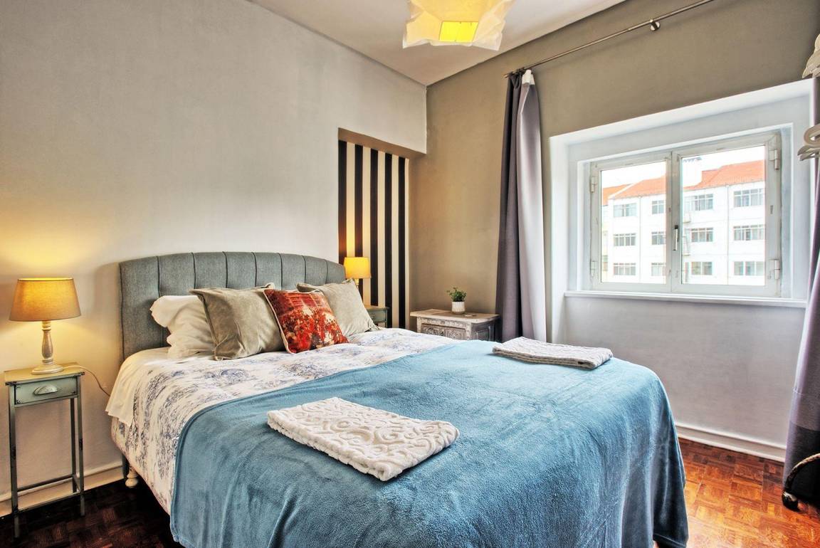 300 M² Casa ∙ 9 Habitaciones ∙ 30 Huéspedes - Lisboa
