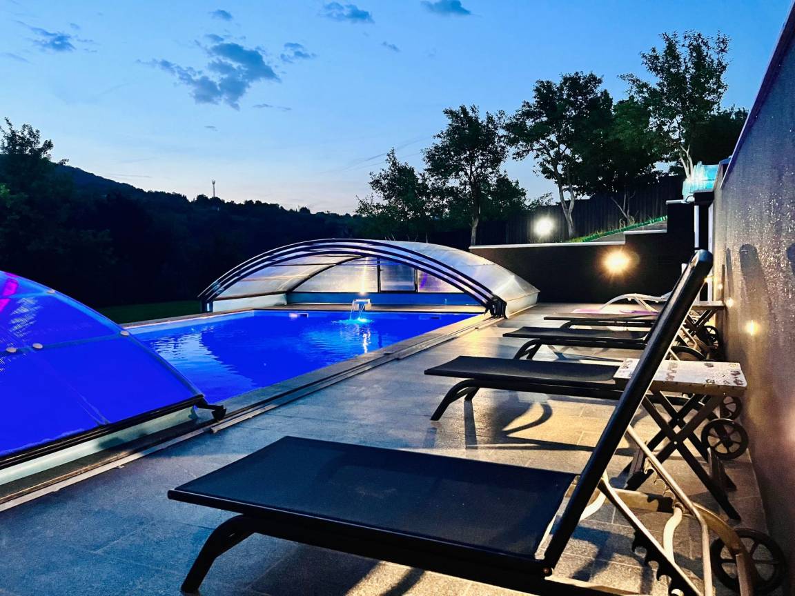 200 M² Hus ∙ 5 Sovrum ∙ 14 Gäster - Sarajevo