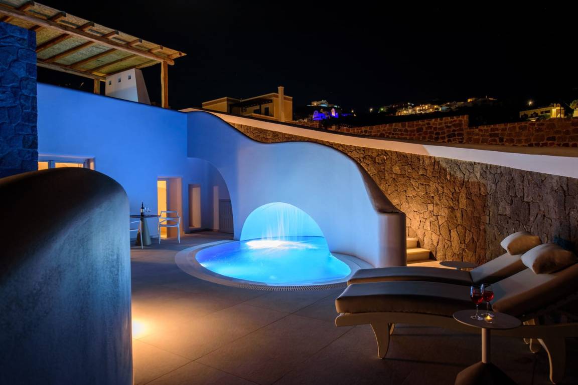 Villa ∙ 2 Bedrooms ∙ 4 Guests - Santorini