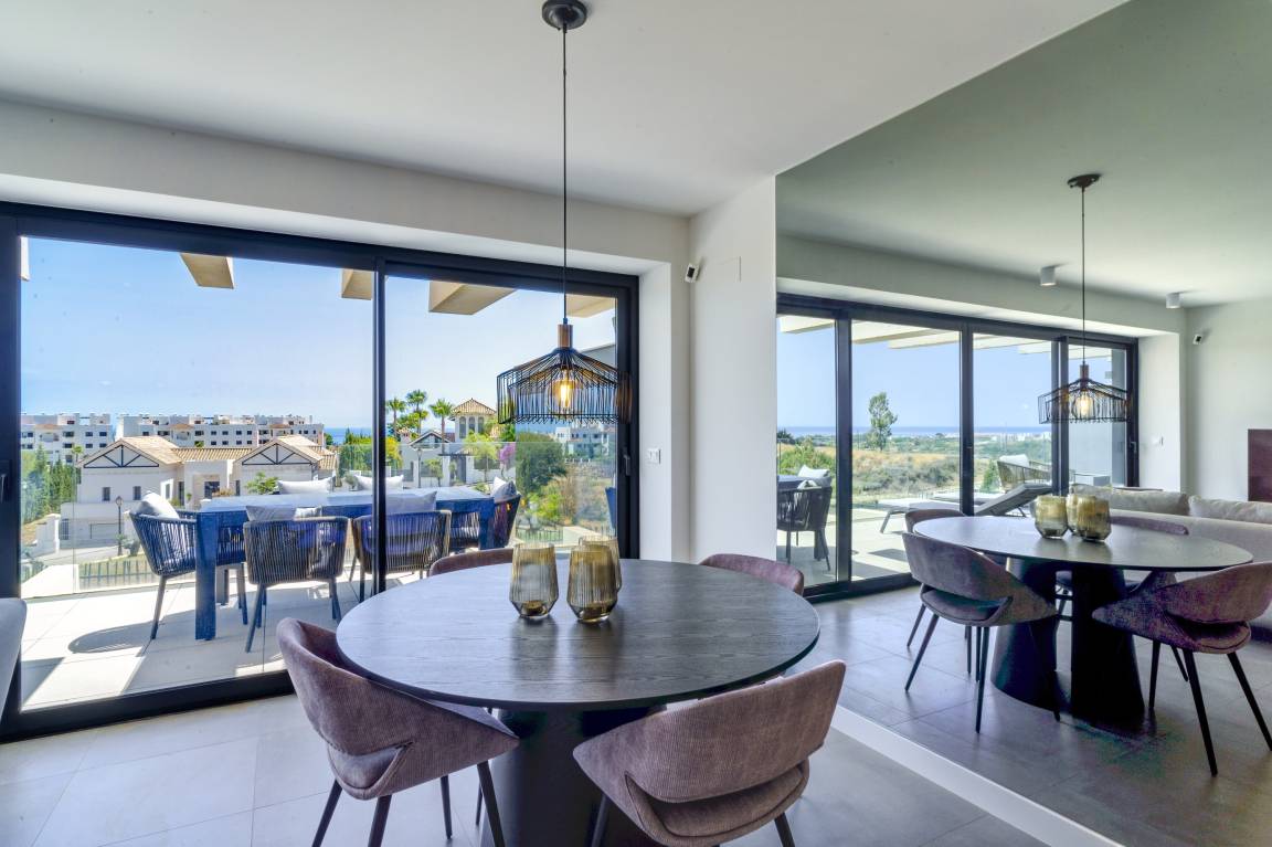 149 M² Appartement ∙ 3 Slaapkamers ∙ 6 Gasten - Estepona