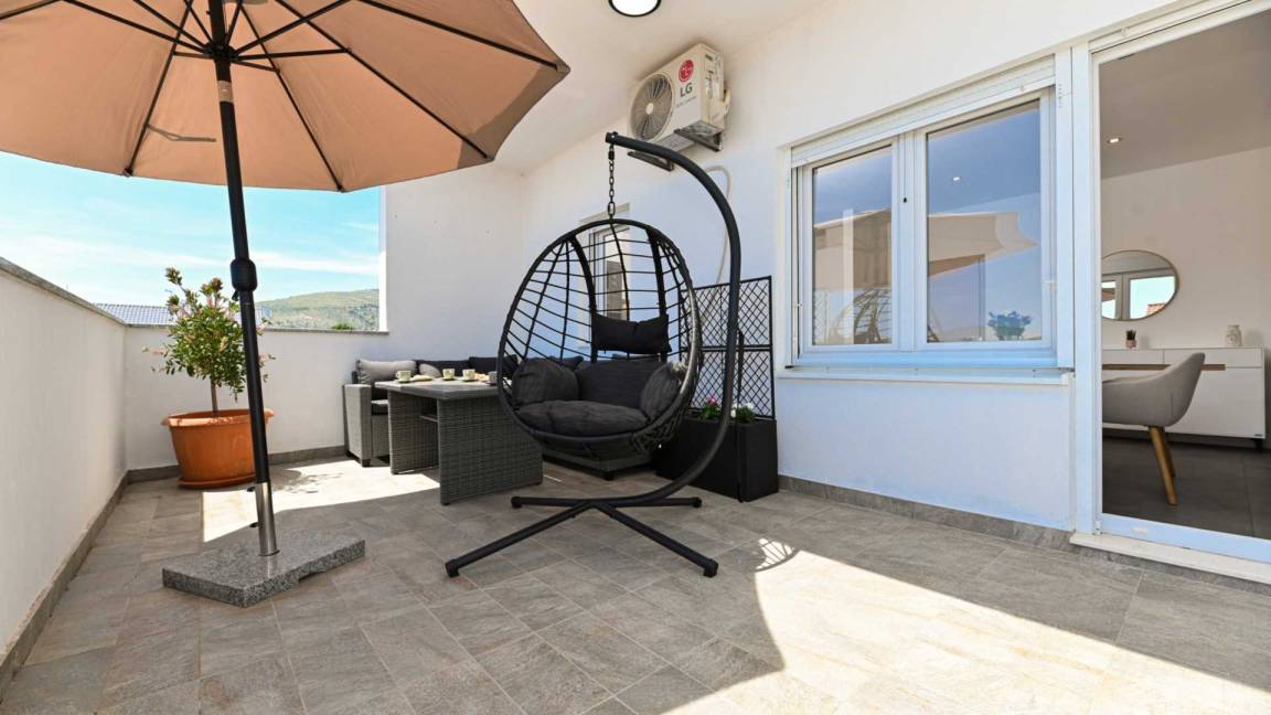 88 M² Ferienwohnung ∙ 2 Schlafzimmer ∙ 5 Gäste - Trogir