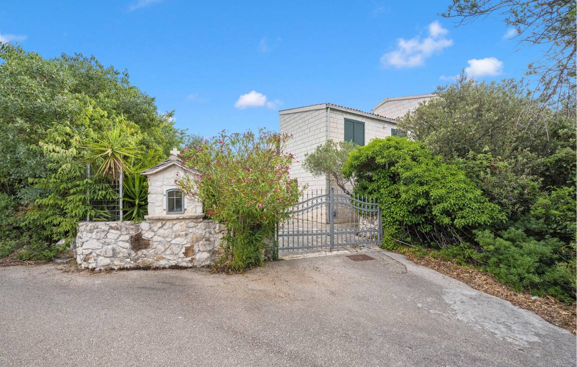 130 M² Maisonette ∙ 6 Bedrooms ∙ 12 Guests - Primošten