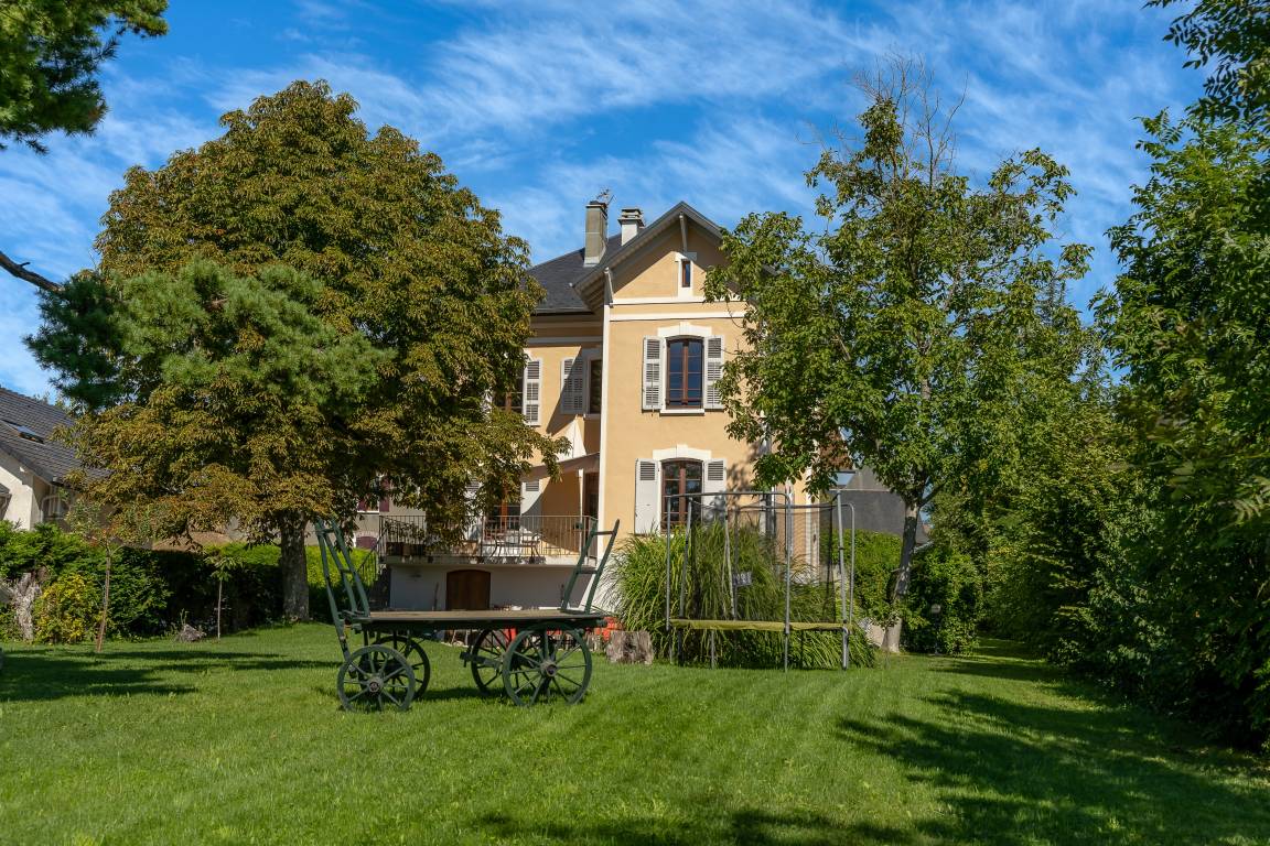 250 M² Cottage ∙ 5 Chambres ∙ 15 Personnes - Chambéry