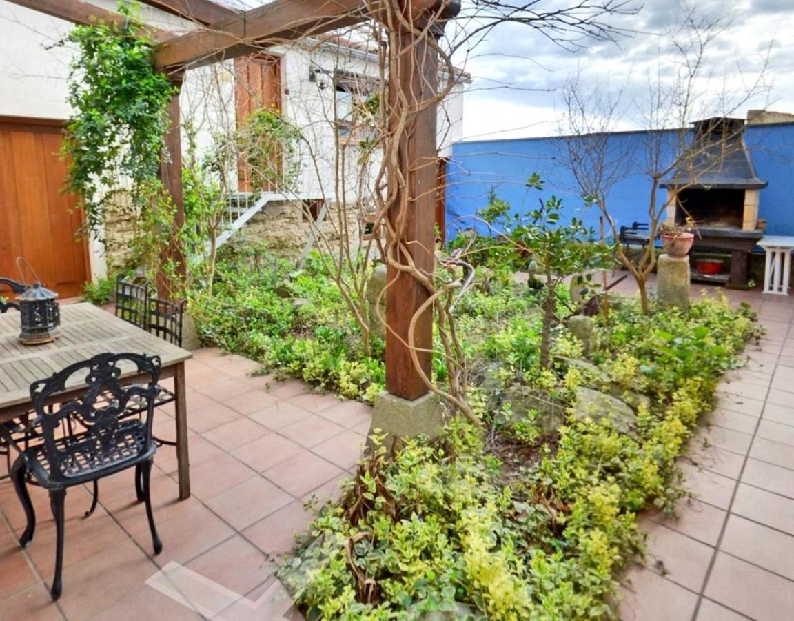 900 M² Huis ∙ 9 Slaapkamers ∙ 18 Gasten - Larraga