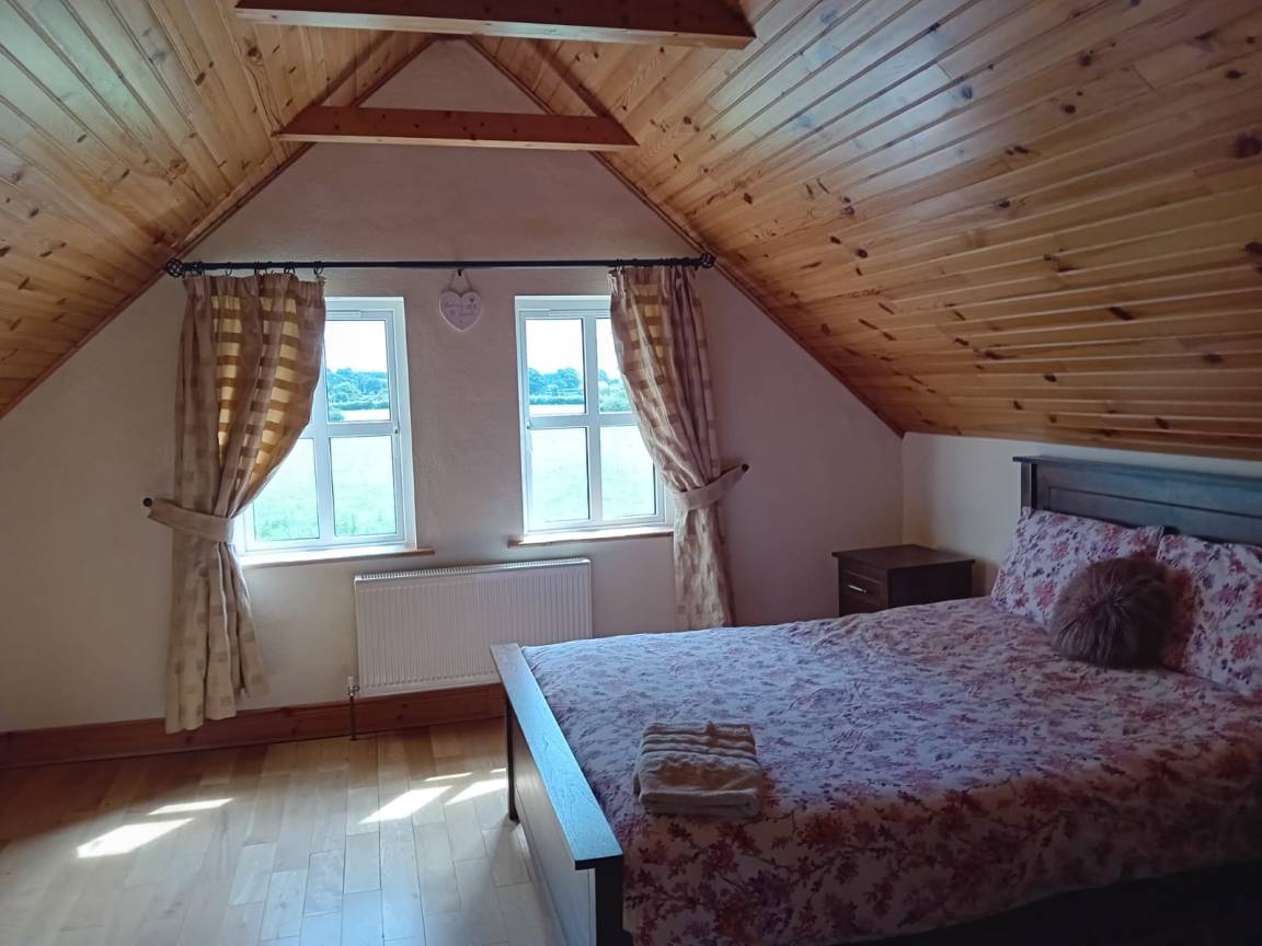 Farmhouse ∙ 4 Bedrooms ∙ 8 Guests - Roscommon