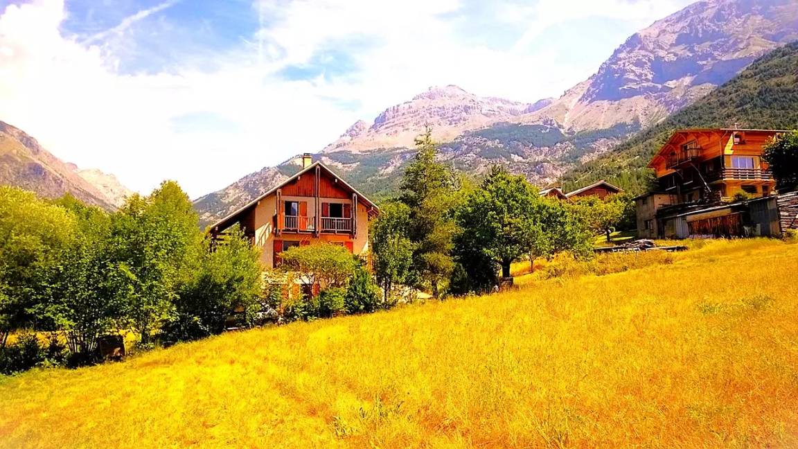 180 M² Chalet ∙ 5 Bedrooms ∙ 10 Guests - Vallouise