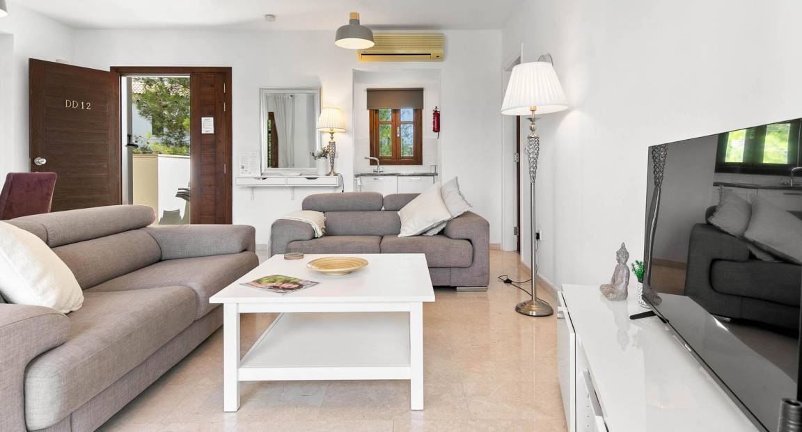 120 M² Apartment ∙ 2 Bedrooms ∙ 4 Guests - Куклиа