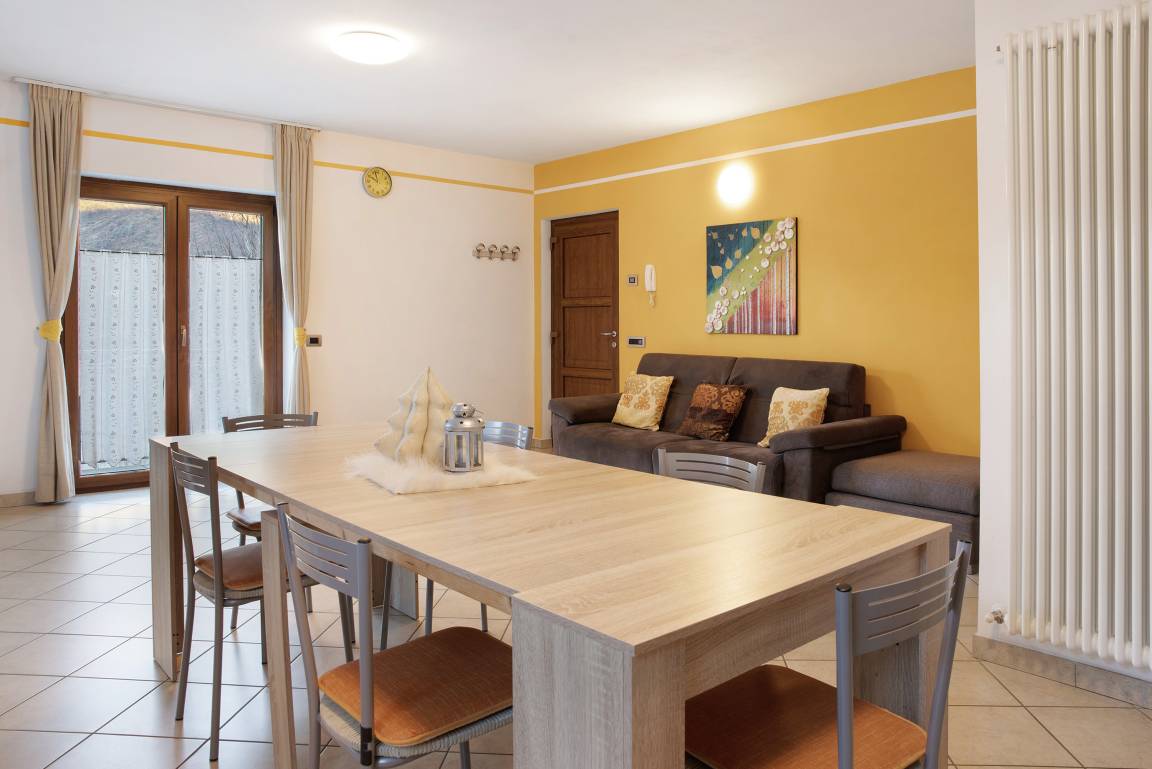 75 M² Ferienwohnung ∙ 2 Schlafzimmer ∙ 5 Gäste - Tirano