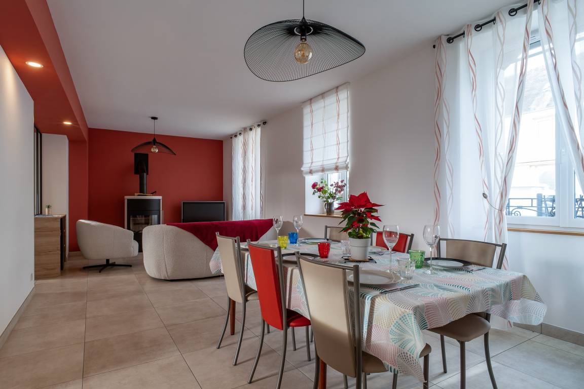 110 M² House ∙ 4 Bedrooms ∙ 6 Guests - Cast