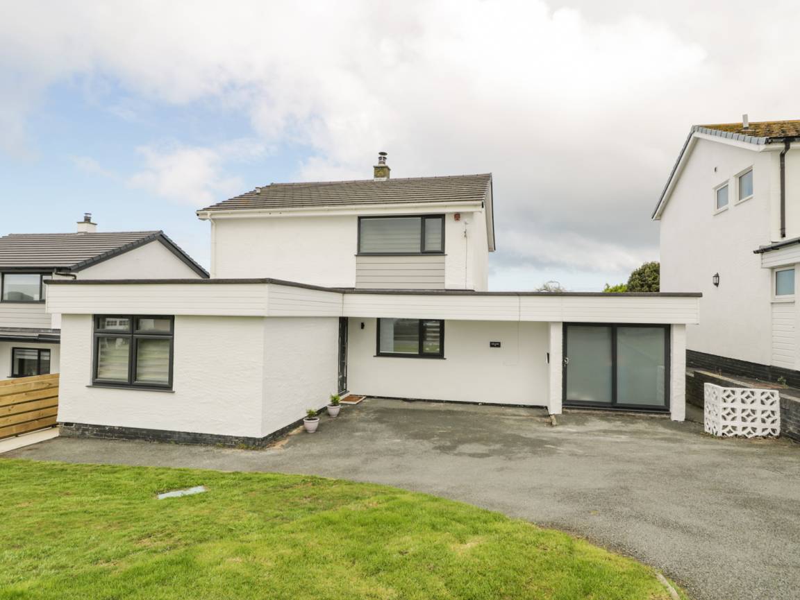 Cottage ∙ 4 Bedrooms ∙ 8 Guests - Anglesey