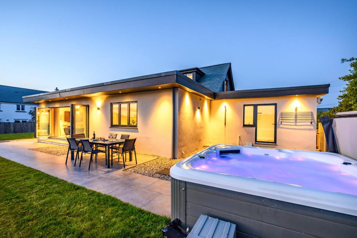 Cottage ∙ 4 Bedrooms ∙ 8 Guests - Mawgan Porth