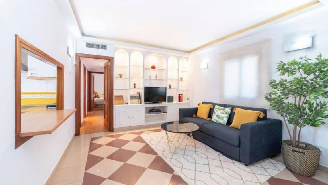 90 M² Apartamento ∙ 3 Habitaciones ∙ 8 Huéspedes - Sevilla
