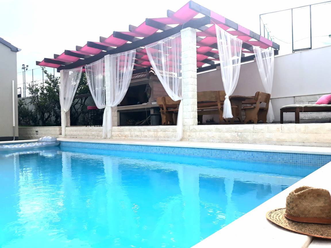 100 M² Ferienhaus ∙ 2 Schlafzimmer ∙ 8 Gäste - Split