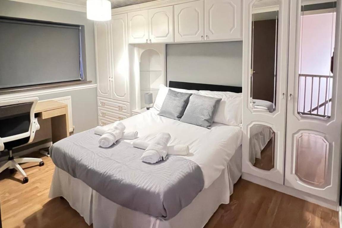 90 M² House ∙ 3 Bedrooms ∙ 7 Guests - Thurrock