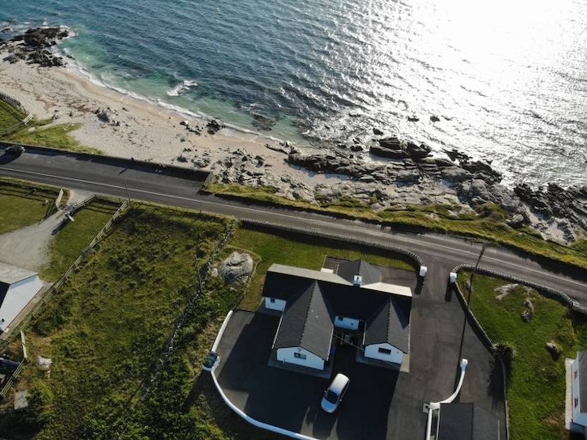 102 M² Ferienhaus ∙ 3 Schlafzimmer ∙ 6 Gäste - Clifden