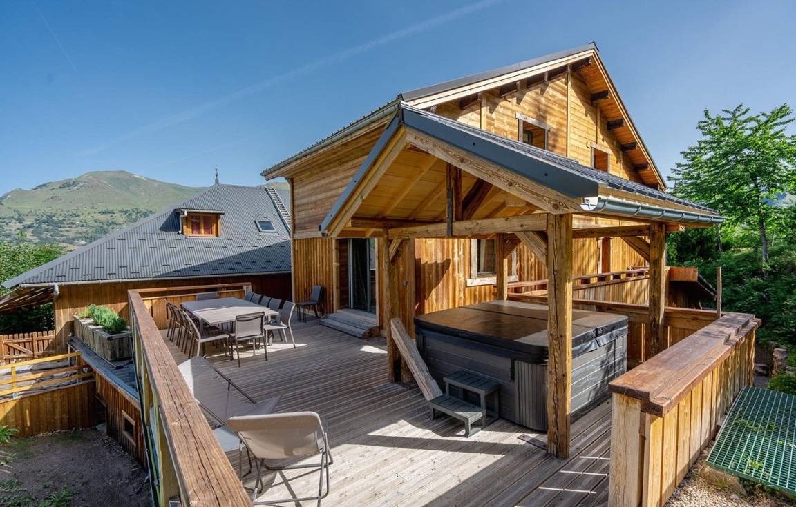 340 M² Chalet ∙ 6 Habitaciones ∙ 14 Huéspedes - Auris
