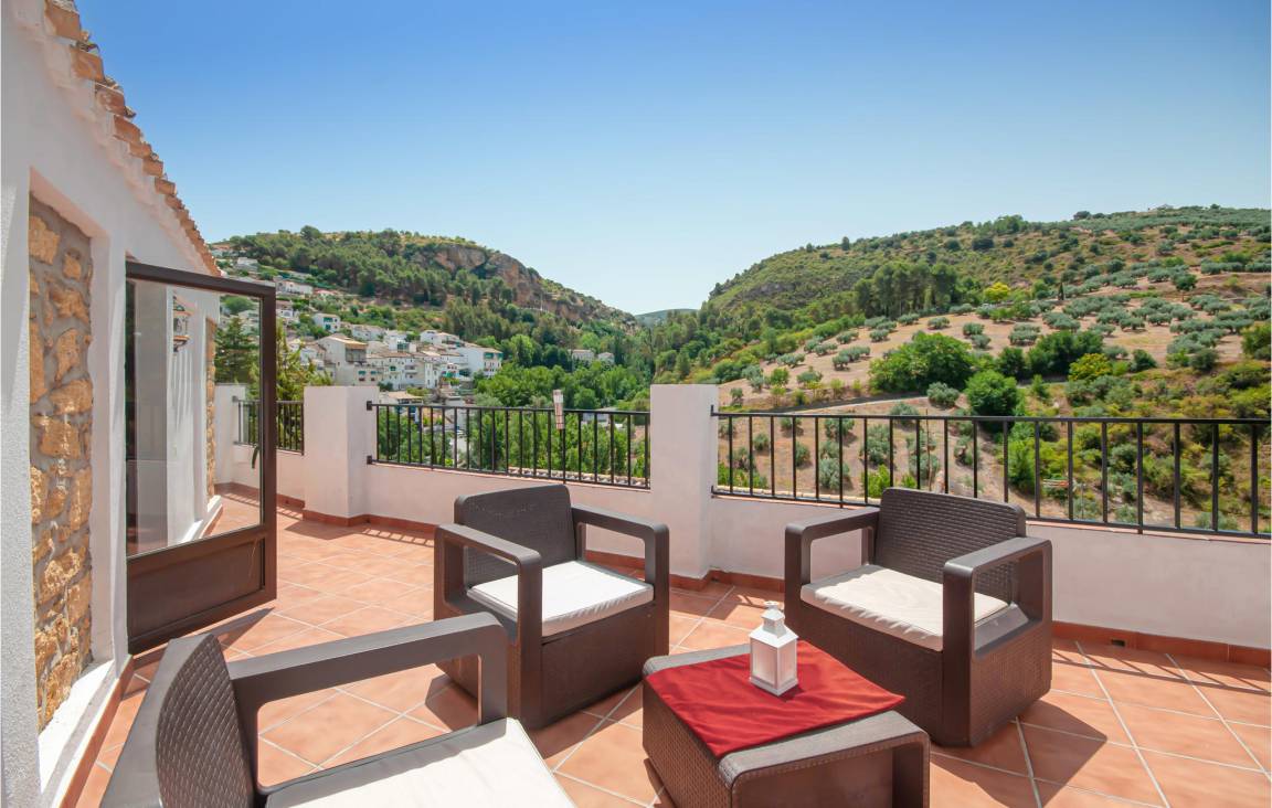 80 M² Apartamento ∙ 2 Habitaciones ∙ 6 Huéspedes - Montefrío