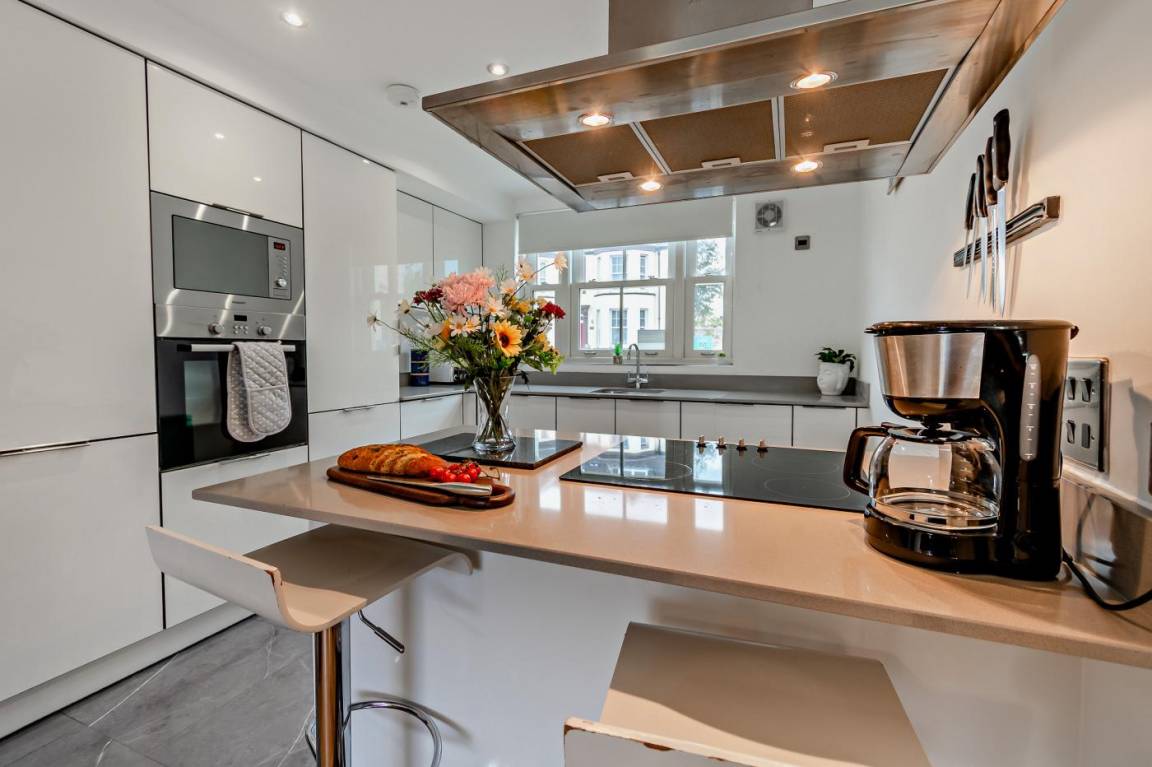 Cottage ∙ 4 Bedrooms ∙ 10 Guests - Tenby