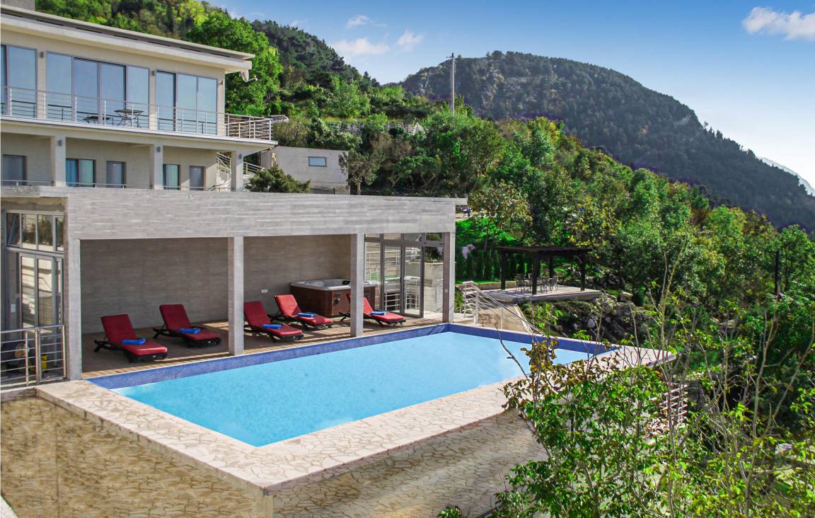408 M² House ∙ 7 Bedrooms ∙ 20 Guests - Kotor