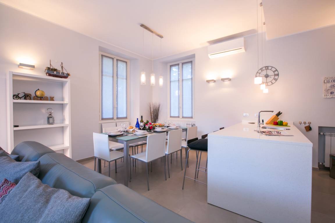 220 M² Villa ∙ 4 Bedrooms ∙ 10 Guests - Como