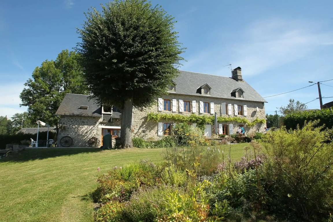 300 M² Maison De Vacances ∙ 6 Chambres ∙ 14 Personnes - Corrèze