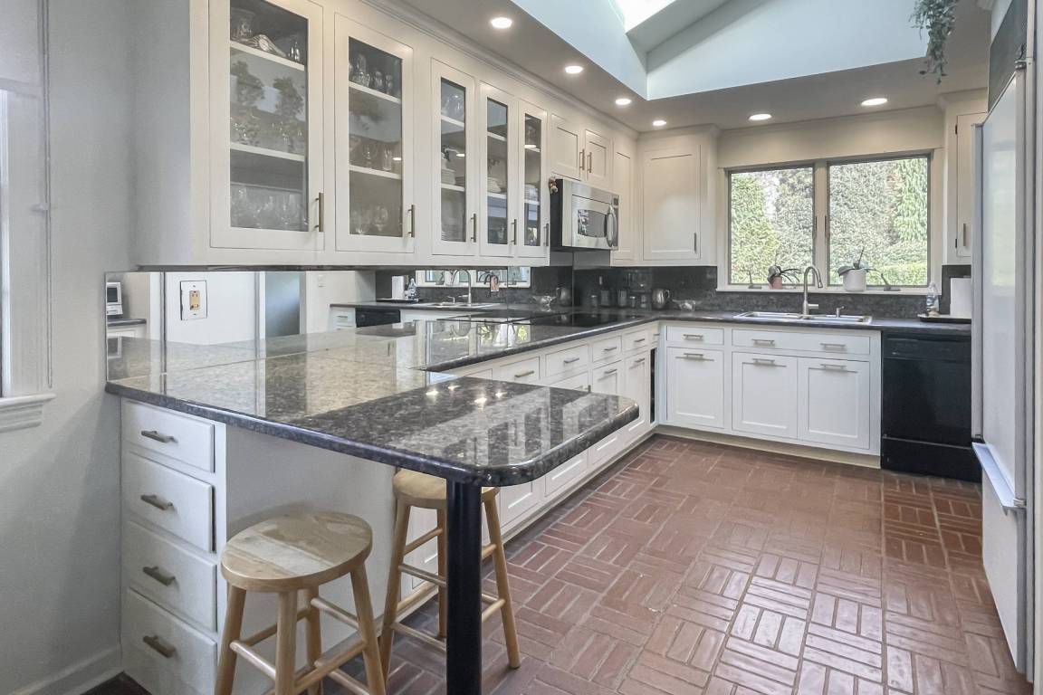 House ∙ 2 Bedrooms ∙ 4 Guests - Norwalk, CT