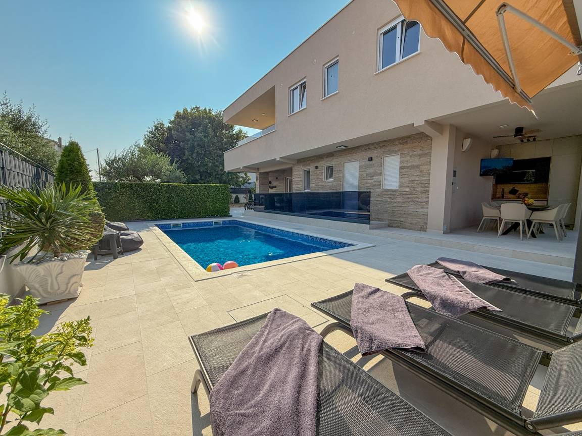 200 M² Villa ∙ 4 Schlafzimmer ∙ 10 Gäste - Split
