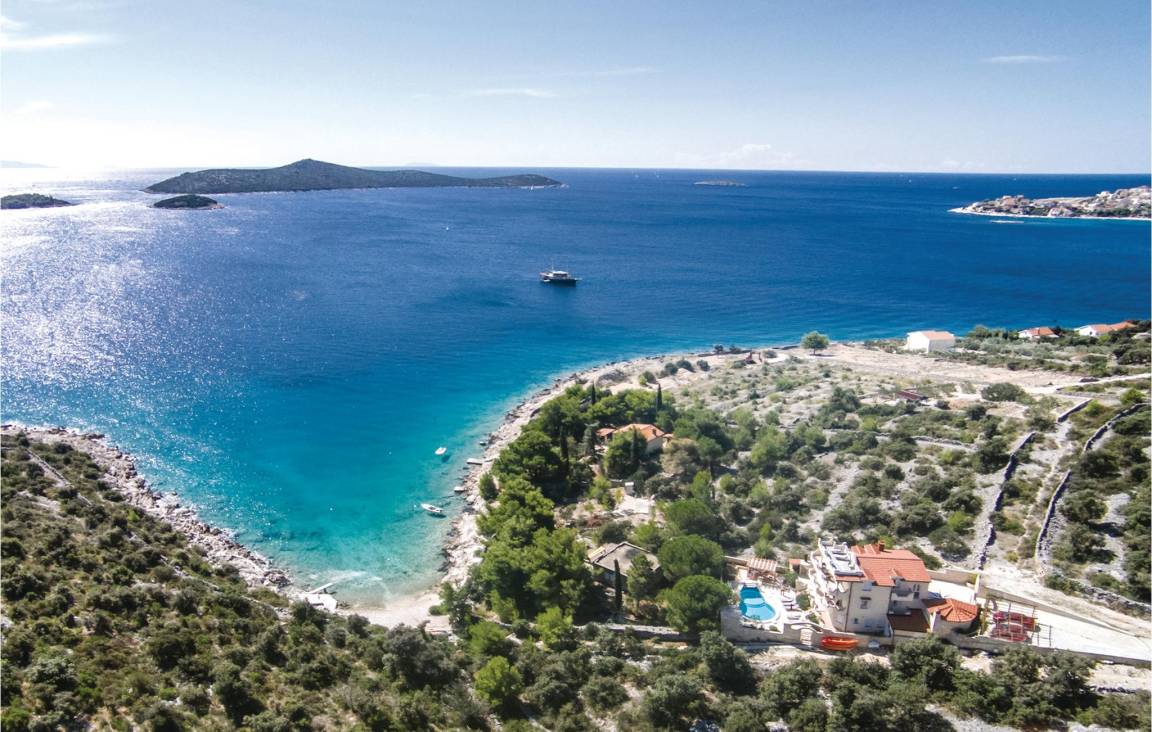 180 M² Apartment ∙ 4 Bedrooms ∙ 10 Guests - Croatia