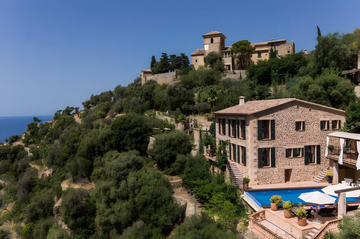 489 M² Finca ∙ 4 Bedrooms ∙ 8 Guests - Deià