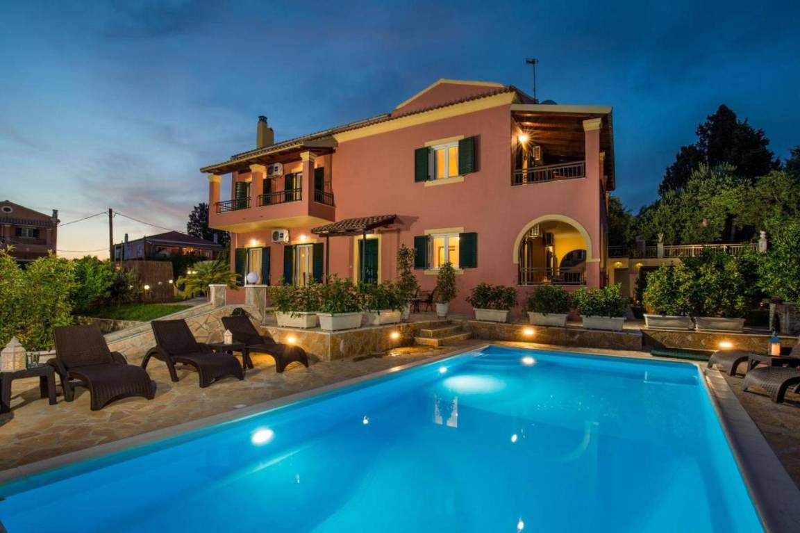 1000 M² Villa ∙ 4 Bedrooms ∙ 8 Guests - Corfu