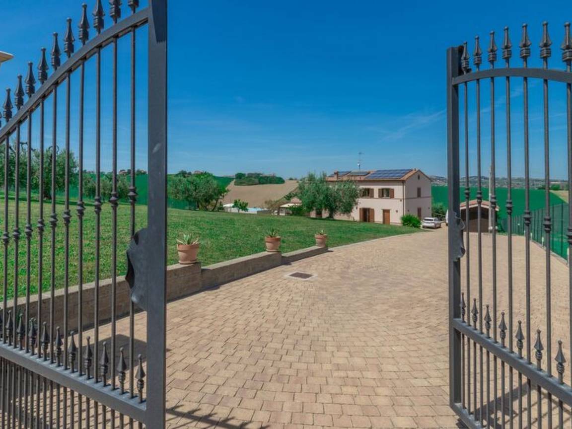 200 M² Maison De Vacances ∙ 1 Chambre ∙ 14 Personnes - Fermo