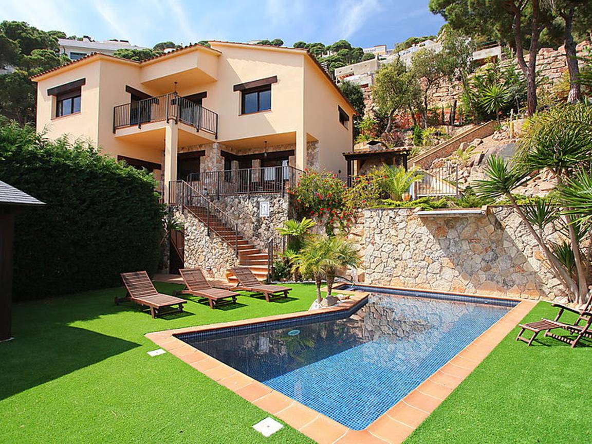 236 M² Ferienhaus ∙ 4 Schlafzimmer ∙ 8 Gäste - Lloret de Mar