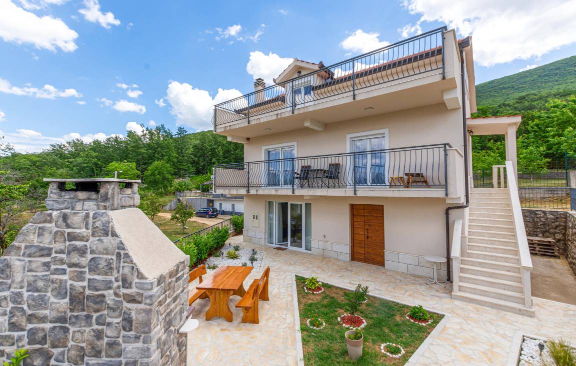 180 M² House ∙ 4 Bedrooms ∙ 8 Guests - Croatia