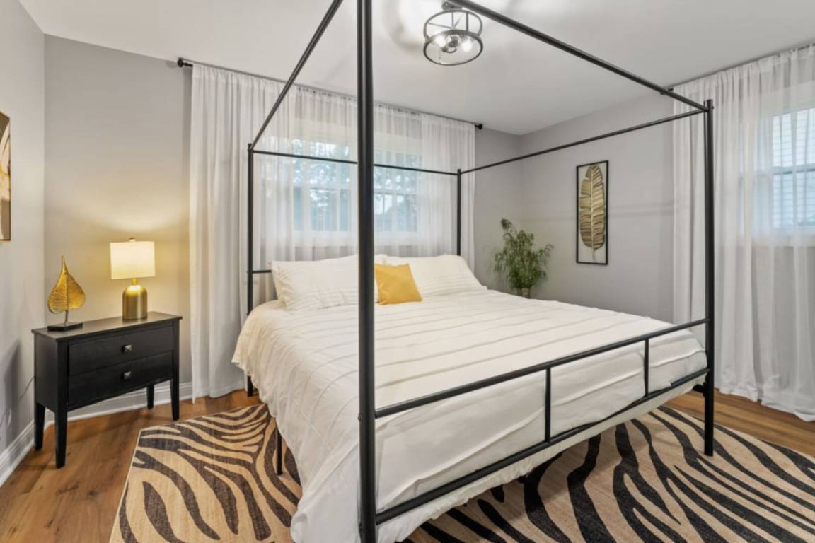 98 M² House ∙ 3 Bedrooms ∙ 6 Guests - Barrington, IL