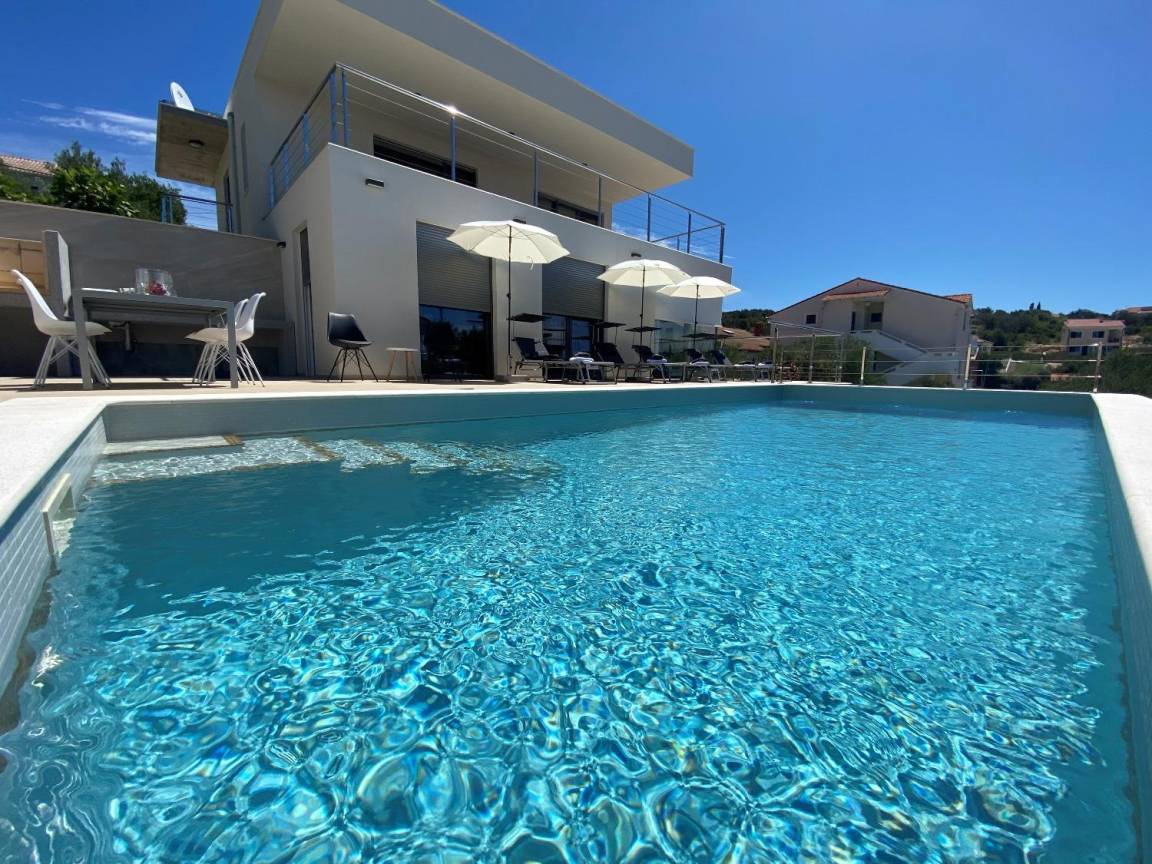 250 M² Villa ∙ 4 Chambres ∙ 12 Personnes - Lun